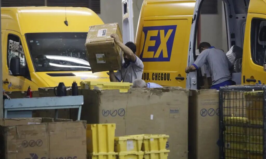 Correios acumulam prejuízos e enfrentam atrasos em entregas