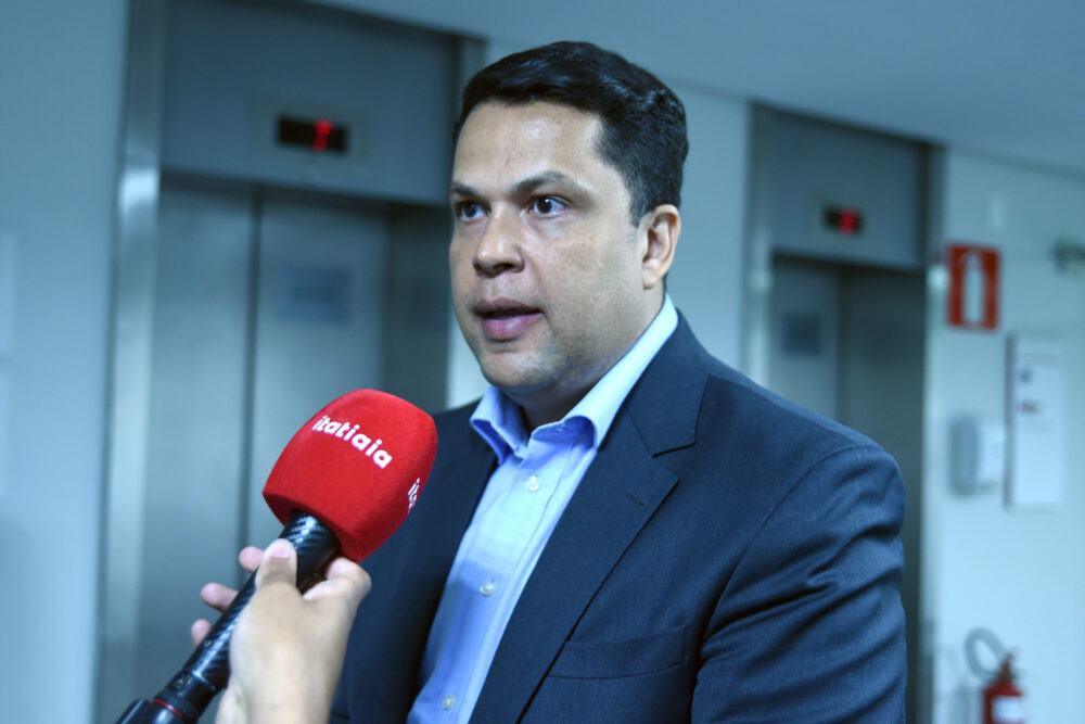 João Vítor Xavier decide se licenciar do mandato na ALMG, mas suplente ...